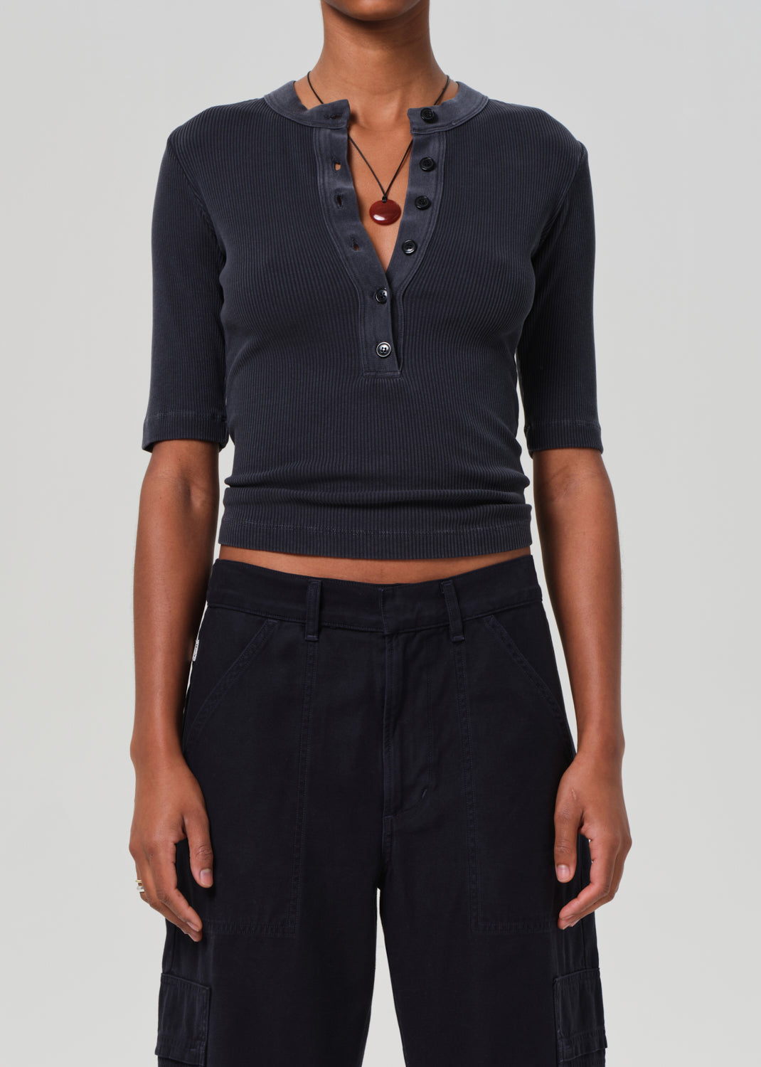 Nali Short Sleeve Henley in Charcoal – Citizens of Humanity